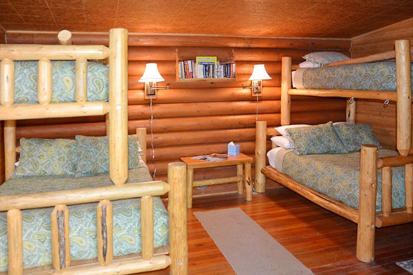 2 Double Beds with Twin Bunks: room 5 - Laughing Horse Lodge